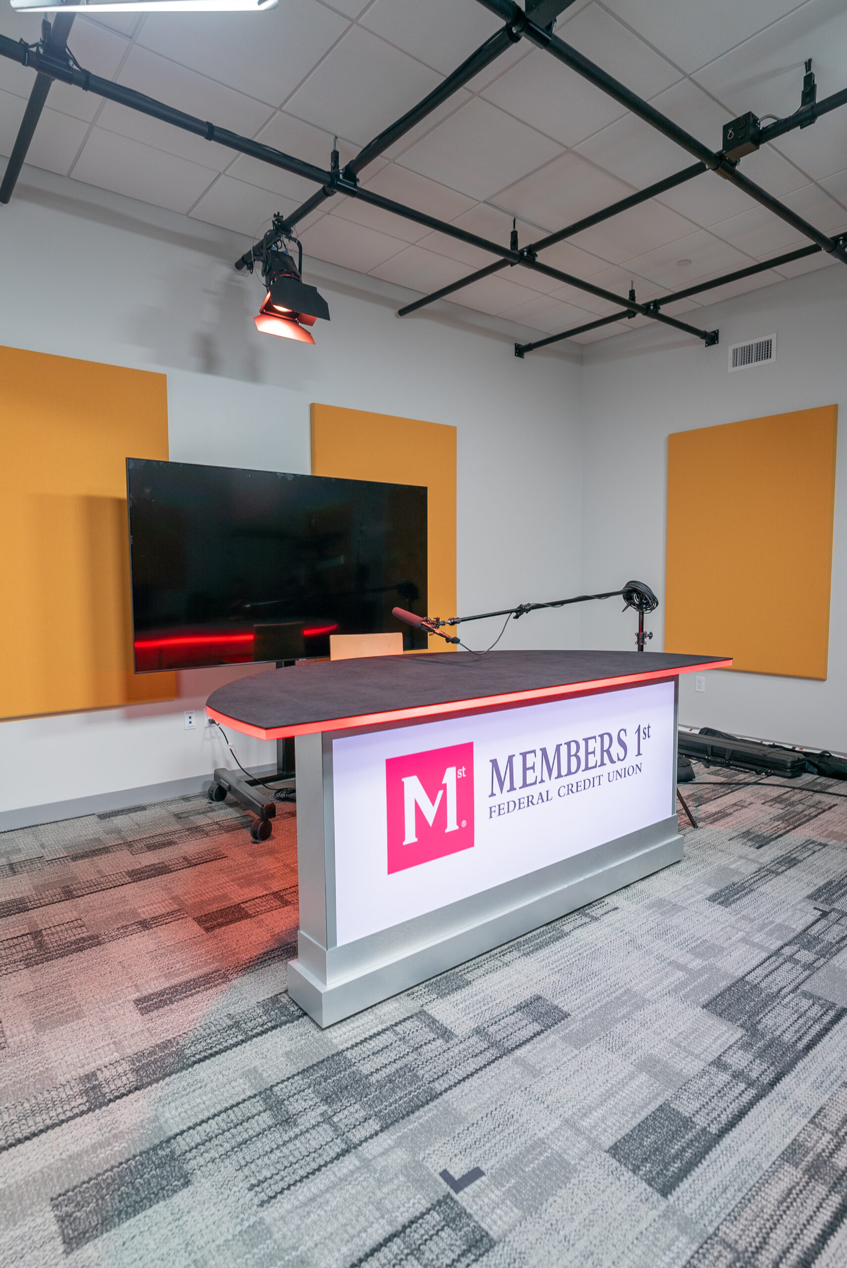 Members 1st TV Studio - Illuminated Integration